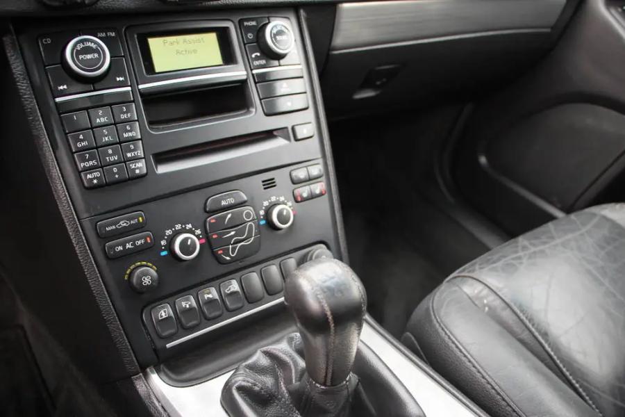 Volvo XC90 2006 in Marupe, with an engine capacity of 2.40 L and mileage of 281 thousand km for 7450 €, photo 20 on AUTOMOTO.COM.LV