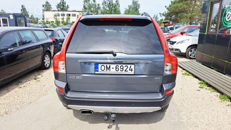 Volvo XC90 2006 in Riga, with an engine capacity of 2.40 L and mileage of 352 thousand km for 5990 €, photo 7 on AUTOMOTO.COM.LV