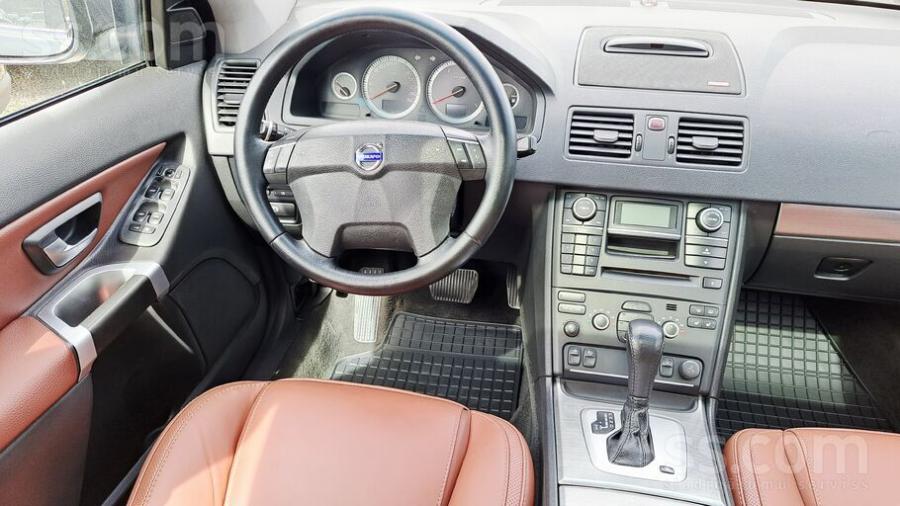 Volvo XC90 2006 in Riga, with an engine capacity of 2.40 L and mileage of 352 thousand km for 5990 €, photo 10 on AUTOMOTO.COM.LV