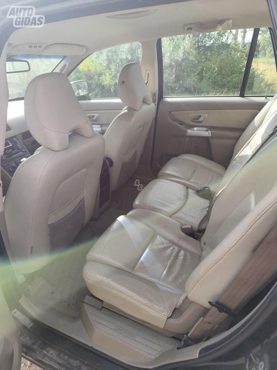 Volvo XC90 2006 in Siauliai, with an engine capacity of 2.40 L and mileage of 300 thousand km for 1999 €, photo 10 on AUTOMOTO.COM.LV