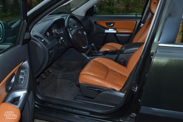 Volvo XC90 2006 in Vilnius, with an engine capacity of 2.40 L and mileage of 322 thousand km for 4300 €, photo 9 on AUTOMOTO.COM.LV