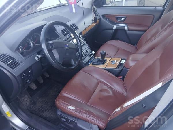 Volvo XC90 2007 in Riga, with an engine capacity of 2.40 L and mileage of 275 thousand km for 7200 €, photo 8 on AUTOMOTO.COM.LV