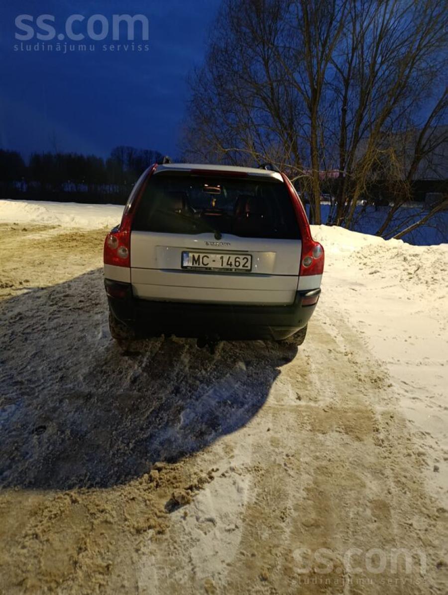 Volvo XC90 2007 in Riga, with an engine capacity of 2.40 L and mileage of 360 thousand km for 4900 €, photo 3 on AUTOMOTO.COM.LV