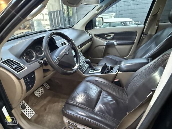 Volvo XC90 2007 in Kaunas, with an engine capacity of 2.40 L and mileage of 300 thousand km for 3850 €, photo 6 on AUTOMOTO.COM.LV