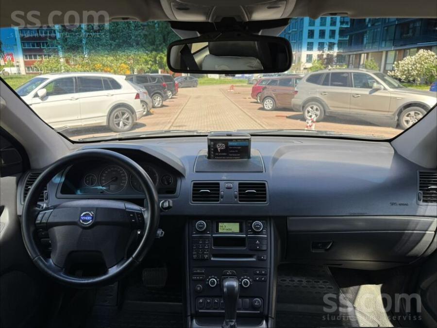 Volvo XC90 2007 in Riga, with an engine capacity of 2.40 L and mileage of 399 thousand km for 4290 €, photo 8 on AUTOMOTO.COM.LV