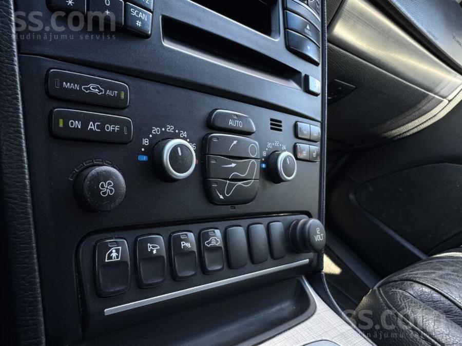 Volvo XC90 2007 in Riga, with an engine capacity of 2.40 L and mileage of 399 thousand km for 4290 €, photo 11 on AUTOMOTO.COM.LV