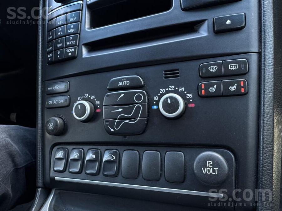 Volvo XC90 2007 in Riga, with an engine capacity of 2.40 L and mileage of 399 thousand km for 4290 €, photo 12 on AUTOMOTO.COM.LV