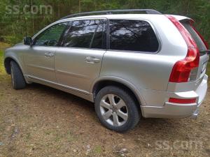 Volvo XC90 2007 in Valmiera, with an engine capacity of 2.40 L and mileage of 318 thousand km for 3999 €, photo 5 on AUTOMOTO.COM.LV