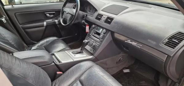 Volvo XC90 2007 in Valmiera, with an engine capacity of 2.40 L and mileage of 346 thousand km for 5900 €, photo 9 on AUTOMOTO.COM.LV