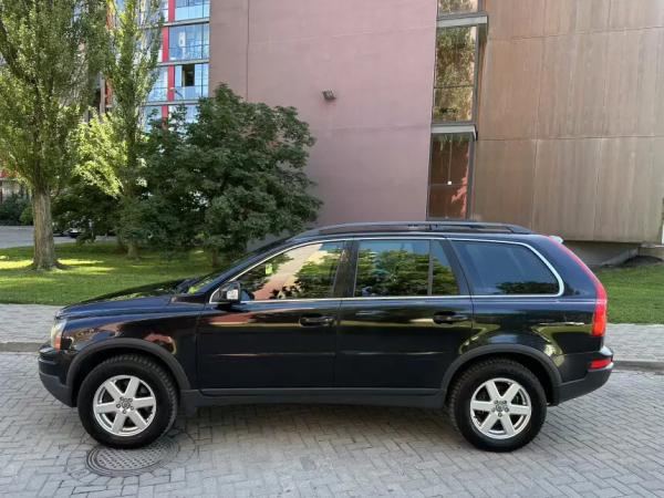 Volvo XC90 2007 in Riga, with an engine capacity of 2.40 L and mileage of 374 thousand km for 4490 €, photo 5 on AUTOMOTO.COM.LV
