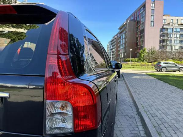 Volvo XC90 2007 in Riga, with an engine capacity of 2.40 L and mileage of 374 thousand km for 4490 €, photo 7 on AUTOMOTO.COM.LV