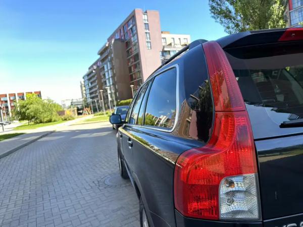 Volvo XC90 2007 in Riga, with an engine capacity of 2.40 L and mileage of 374 thousand km for 4490 €, photo 8 on AUTOMOTO.COM.LV