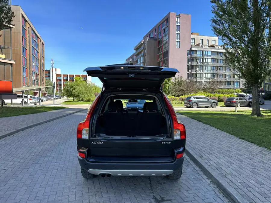 Volvo XC90 2007 in Riga, with an engine capacity of 2.40 L and mileage of 374 thousand km for 4490 €, photo 13 on AUTOMOTO.COM.LV