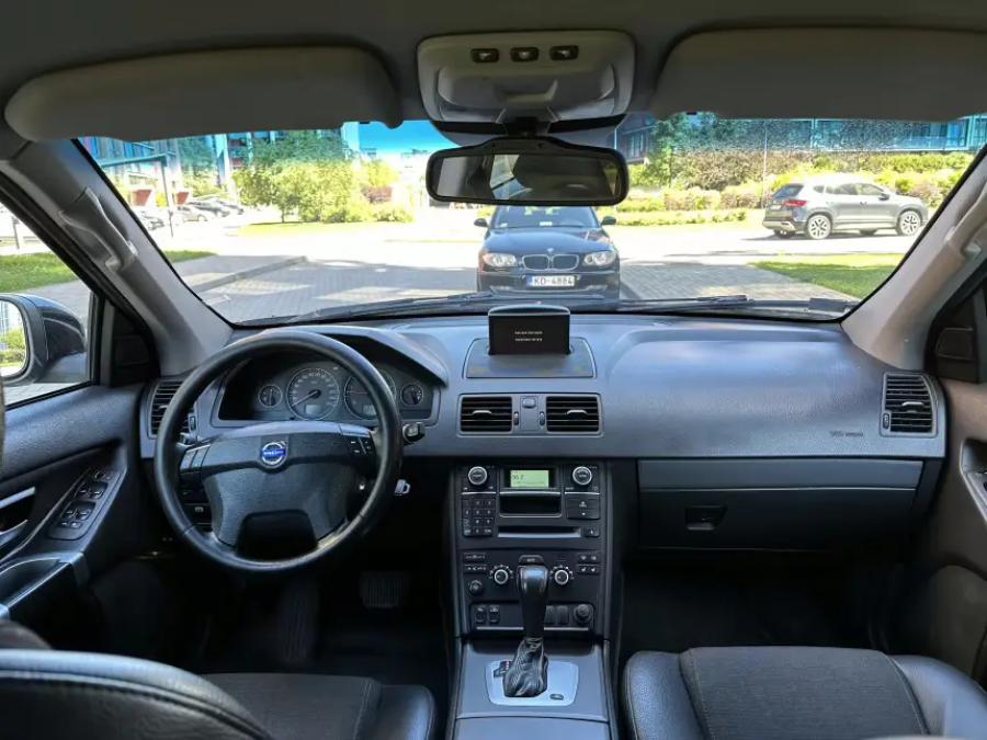 Volvo XC90 2007 in Riga, with an engine capacity of 2.40 L and mileage of 374 thousand km for 4490 €, photo 15 on AUTOMOTO.COM.LV