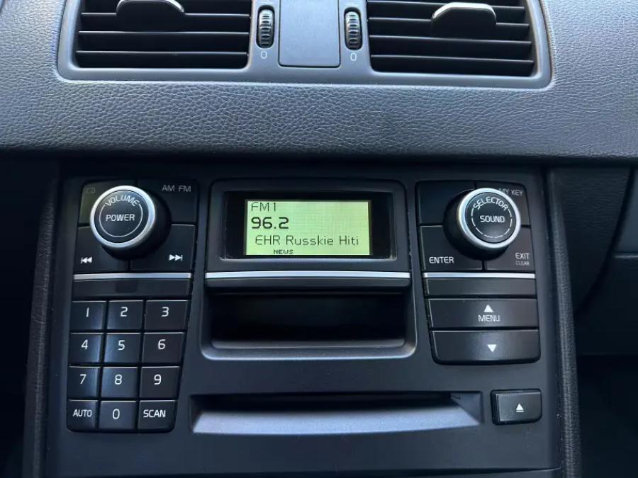 Volvo XC90 2007 in Riga, with an engine capacity of 2.40 L and mileage of 374 thousand km for 4490 €, photo 19 on AUTOMOTO.COM.LV
