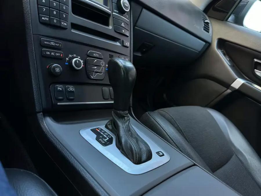 Volvo XC90 2007 in Riga, with an engine capacity of 2.40 L and mileage of 374 thousand km for 4490 €, photo 21 on AUTOMOTO.COM.LV