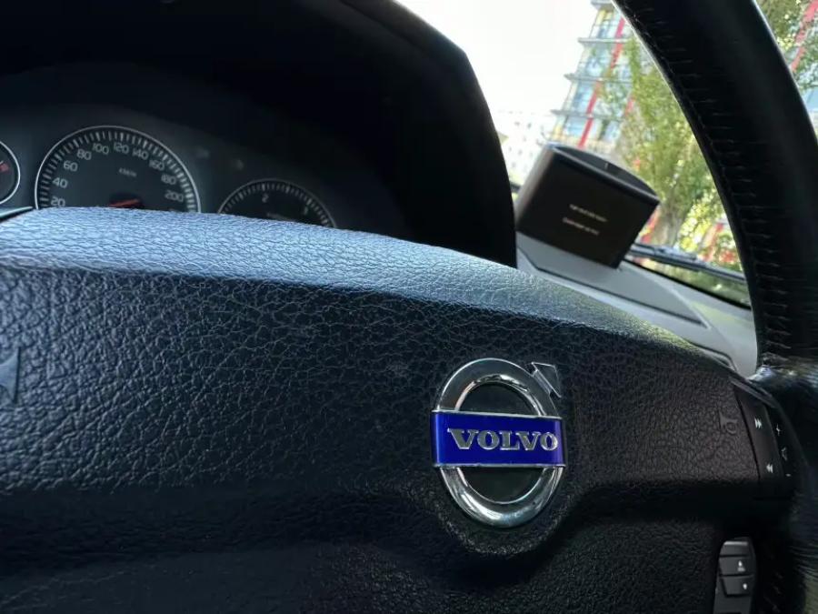 Volvo XC90 2007 in Riga, with an engine capacity of 2.40 L and mileage of 374 thousand km for 4490 €, photo 24 on AUTOMOTO.COM.LV