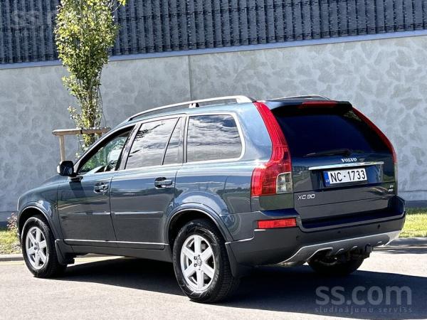 Volvo XC90 2007 in Riga, with an engine capacity of 2.40 L and mileage of 300 thousand km for 3850 €, photo 4 on AUTOMOTO.COM.LV