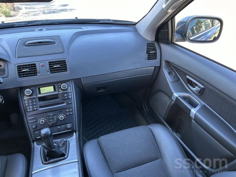 Volvo XC90 2007 in Riga, with an engine capacity of 2.40 L and mileage of 300 thousand km for 3850 €, photo 14 on AUTOMOTO.COM.LV