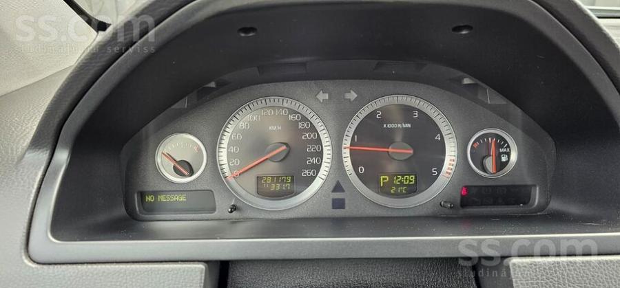 Volvo XC90 2007 in Kuldiga, with an engine capacity of 2.40 L and mileage of 281 thousand km for 6800 €, photo 9 on AUTOMOTO.COM.LV
