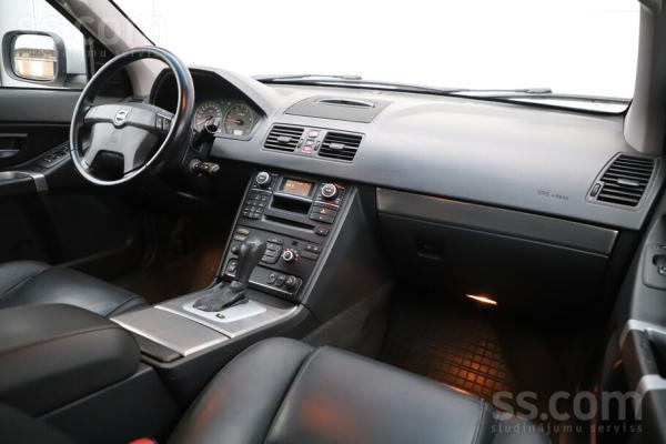 Volvo XC90 2007 in Tukums, with an engine capacity of 2.40 L and mileage of 338 thousand km for 5950 €, photo 7 on AUTOMOTO.COM.LV