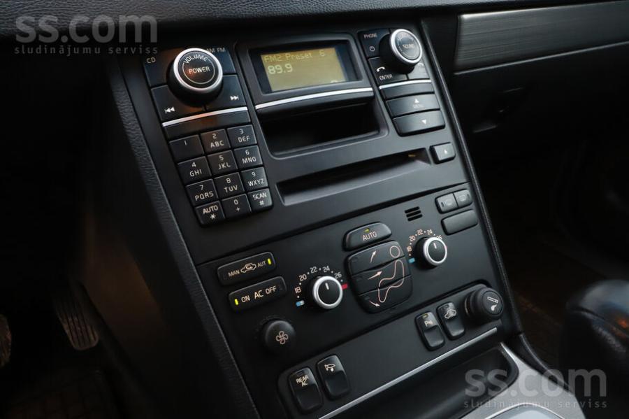 Volvo XC90 2007 in Tukums, with an engine capacity of 2.40 L and mileage of 338 thousand km for 5950 €, photo 13 on AUTOMOTO.COM.LV