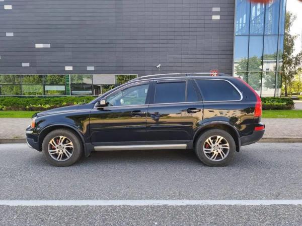 Volvo XC90 2007 in Jelgava, with an engine capacity of 2.40 L and mileage of 295 thousand km for 4990 €, photo 7 on AUTOMOTO.COM.LV
