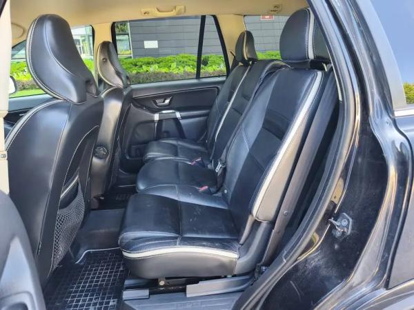 Volvo XC90 2007 in Jelgava, with an engine capacity of 2.40 L and mileage of 295 thousand km for 4990 €, photo 10 on AUTOMOTO.COM.LV
