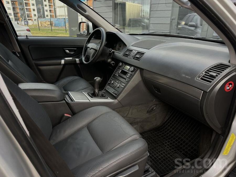 Volvo XC90 2008 in Jelgava, with an engine capacity of 2.40 L and mileage of 310 thousand km for 6200 €, photo 8 on AUTOMOTO.COM.LV