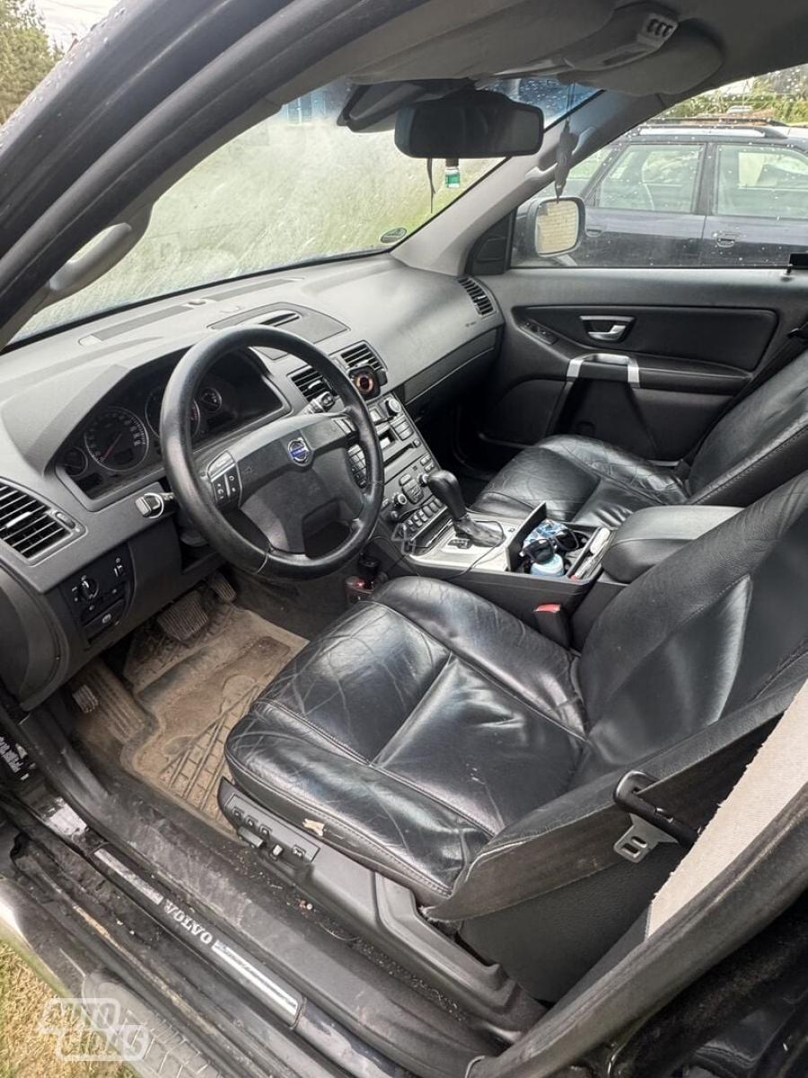 Volvo XC90 2008 in Panevezys, with an engine capacity of 2.40 L and mileage of 335 thousand km for 4500 €, photo 6 on AUTOMOTO.COM.LV