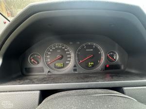 Volvo XC90 2008 in Panevezys, with an engine capacity of 2.40 L and mileage of 335 thousand km for 4500 €, photo 9 on AUTOMOTO.COM.LV