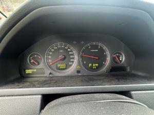Volvo XC90 2008 in Panevezys, with an engine capacity of 2.40 L and mileage of 335 thousand km for 4500 €, photo 10 on AUTOMOTO.COM.LV