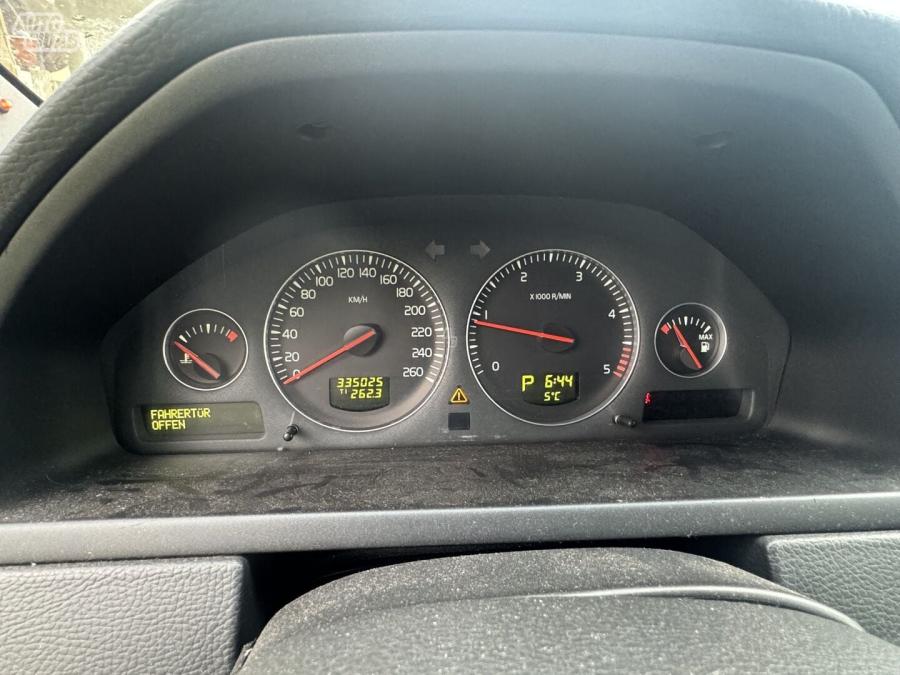 Volvo XC90 2008 in Panevezys, with an engine capacity of 2.40 L and mileage of 335 thousand km for 4500 €, photo 10 on AUTOMOTO.COM.LV