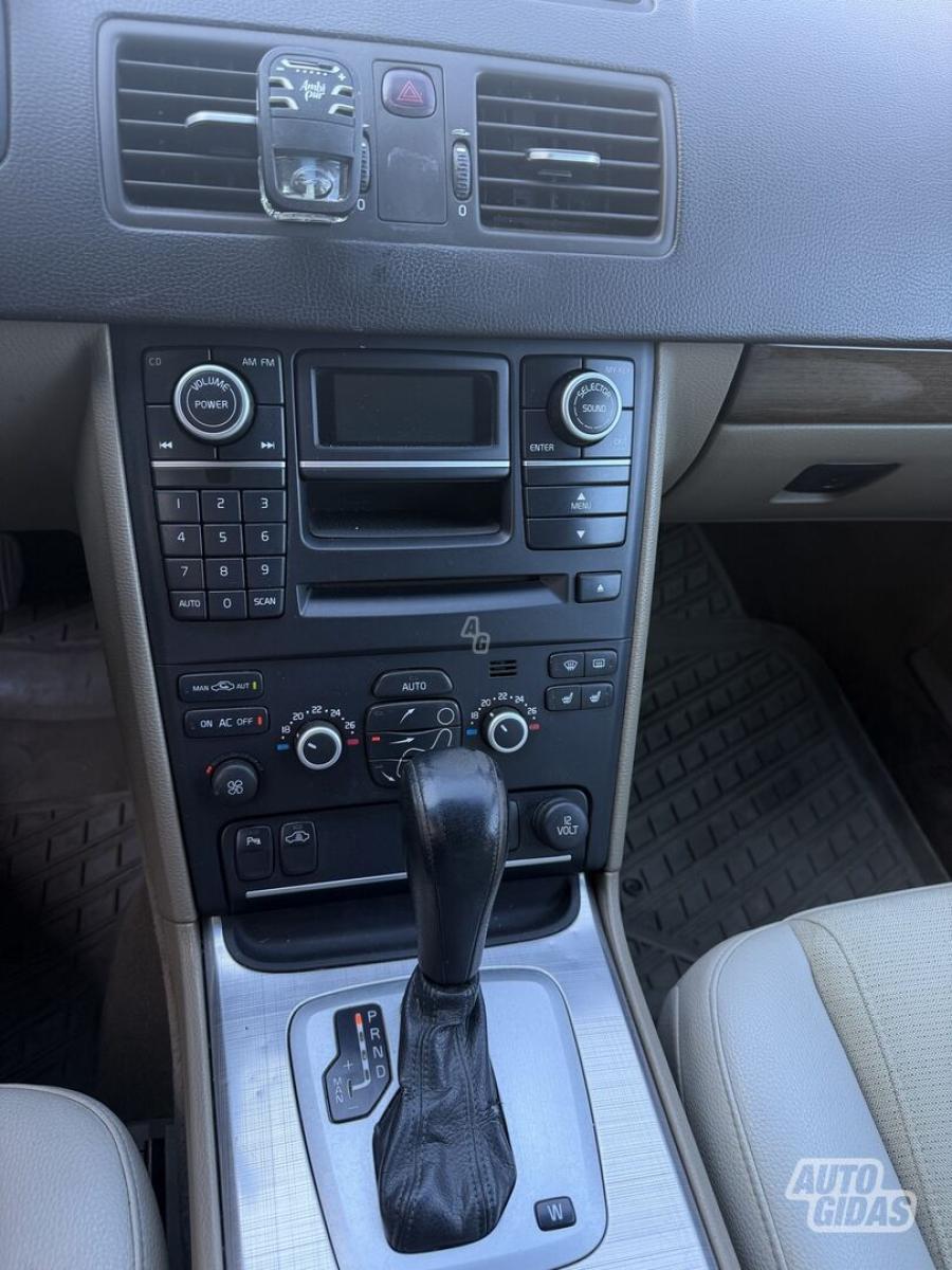 Volvo XC90 2008 Viļņa, ar dzinēja tilpumu 2.40 L un nobraukumu 292 tūkst. km par 3800 €, foto 22 vietnē AUTOMOTO.COM.LV