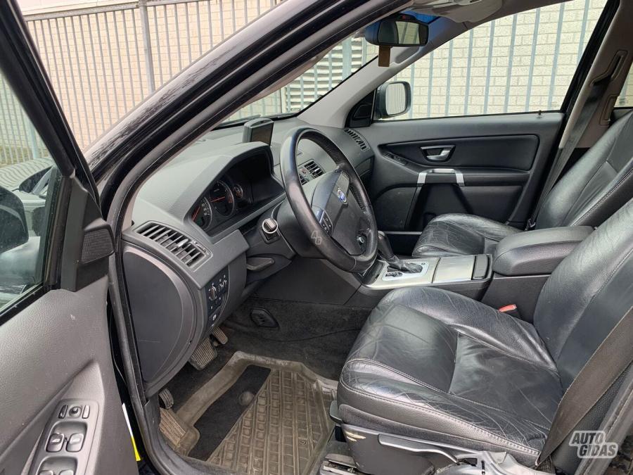 Volvo XC90 2008 in Kaunas, with an engine capacity of 2.40 L and mileage of 320 thousand km for 5950 €, photo 8 on AUTOMOTO.COM.LV
