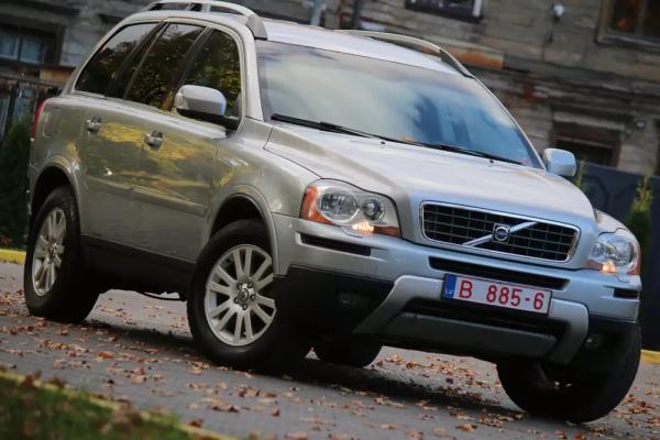 Volvo XC90 2008 in Riga, with an engine capacity of 2.40 L and mileage of 326 thousand km for 4990 €, photo 3 on AUTOMOTO.COM.LV