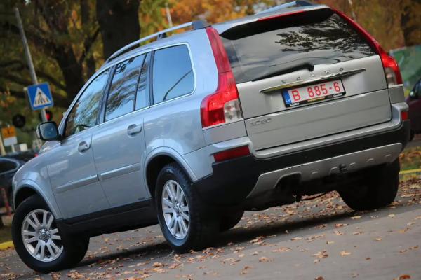 Volvo XC90 2008 in Riga, with an engine capacity of 2.40 L and mileage of 326 thousand km for 4990 €, photo 4 on AUTOMOTO.COM.LV