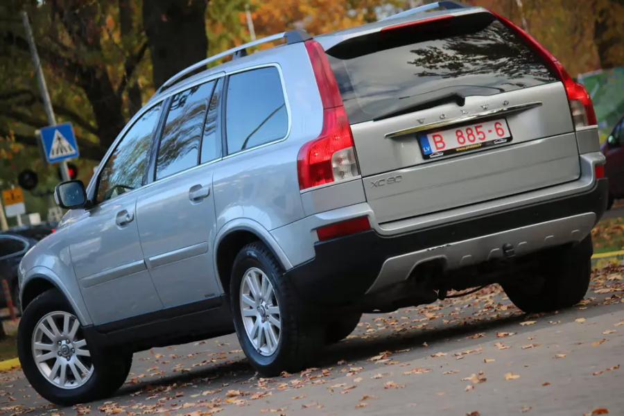 Volvo XC90 2008 Rīga, ar dzinēja tilpumu 2.40 L un nobraukumu 326 tūkst. km par 4990 €, foto 5 vietnē AUTOMOTO.COM.LV