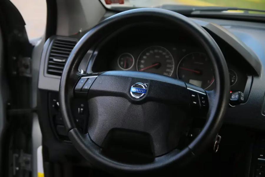 Volvo XC90 2008 Rīga, ar dzinēja tilpumu 2.40 L un nobraukumu 326 tūkst. km par 4990 €, foto 12 vietnē AUTOMOTO.COM.LV