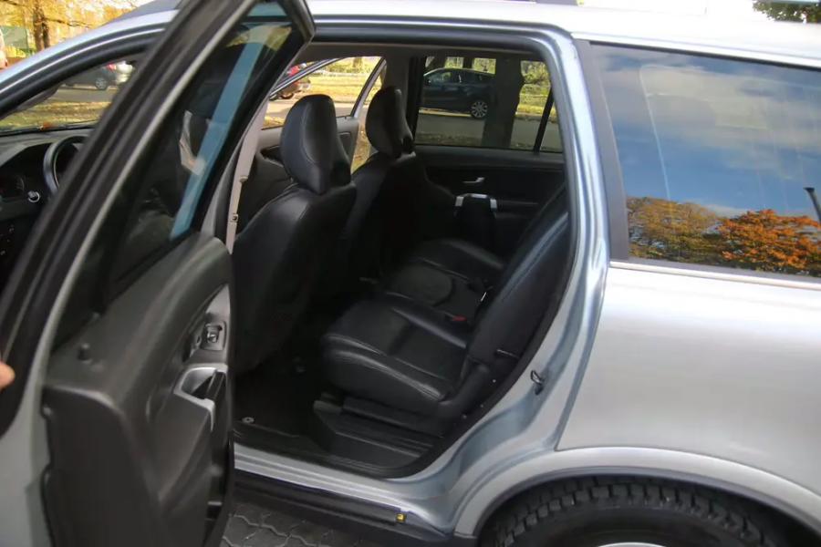 Volvo XC90 2008 Rīga, ar dzinēja tilpumu 2.40 L un nobraukumu 326 tūkst. km par 4990 €, foto 17 vietnē AUTOMOTO.COM.LV