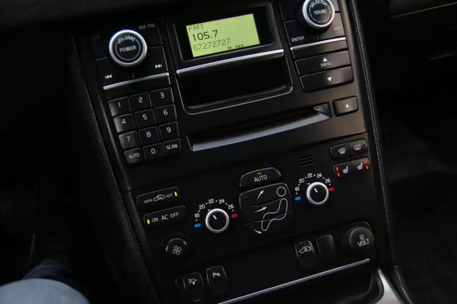 Volvo XC90 2008 Rīga, ar dzinēja tilpumu 2.40 L un nobraukumu 326 tūkst. km par 4990 €, foto 23 vietnē AUTOMOTO.COM.LV