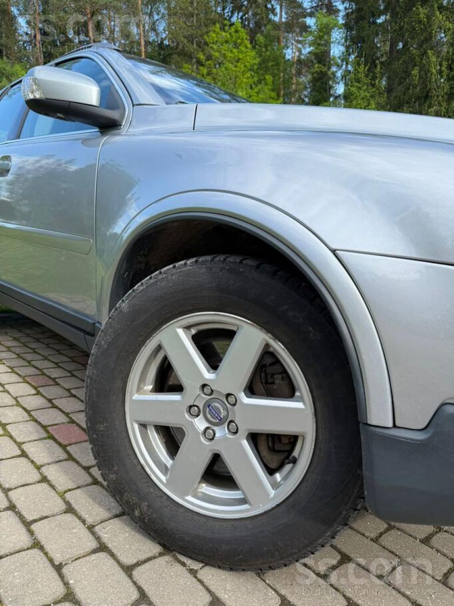 Volvo XC90 2009 in Cesis, with an engine capacity of 2.40 L and mileage of 240 thousand km for 3500 €, photo 11 on AUTOMOTO.COM.LV