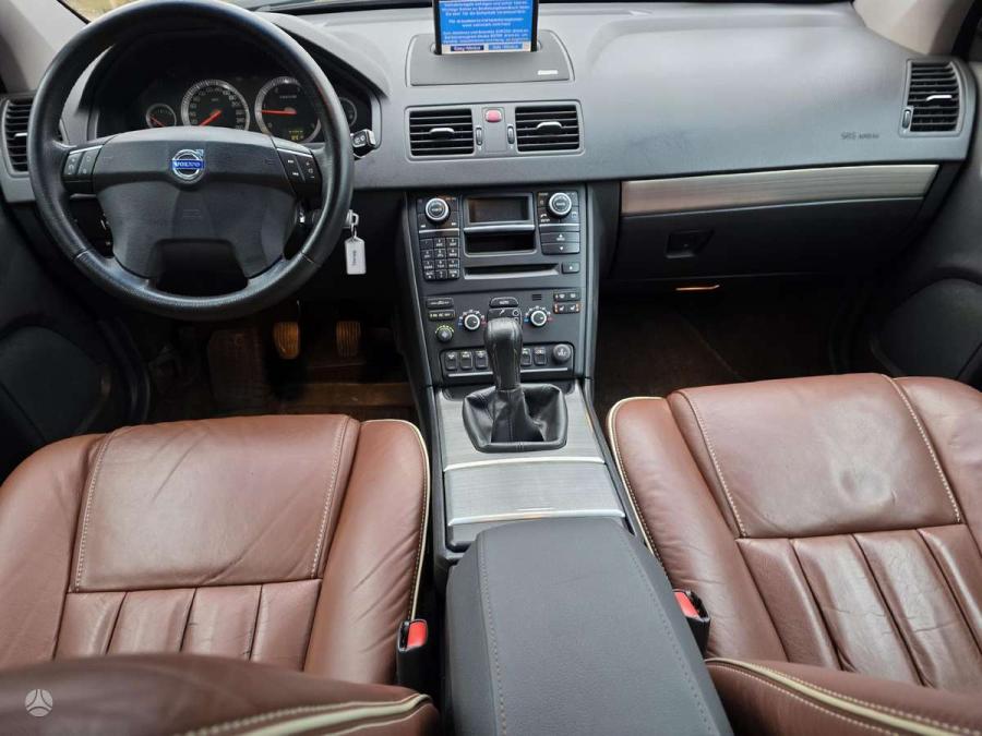 Volvo XC90 2009 Viļņa, ar dzinēja tilpumu 2.40 L un nobraukumu 272 tūkst. km par 9800 €, foto 14 vietnē AUTOMOTO.COM.LV