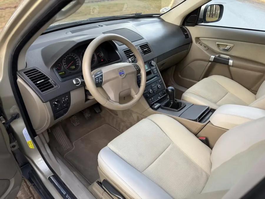 Volvo XC90 2009 in Riga, with an engine capacity of 2.40 L and mileage of 236 thousand km for 6890 €, photo 9 on AUTOMOTO.COM.LV