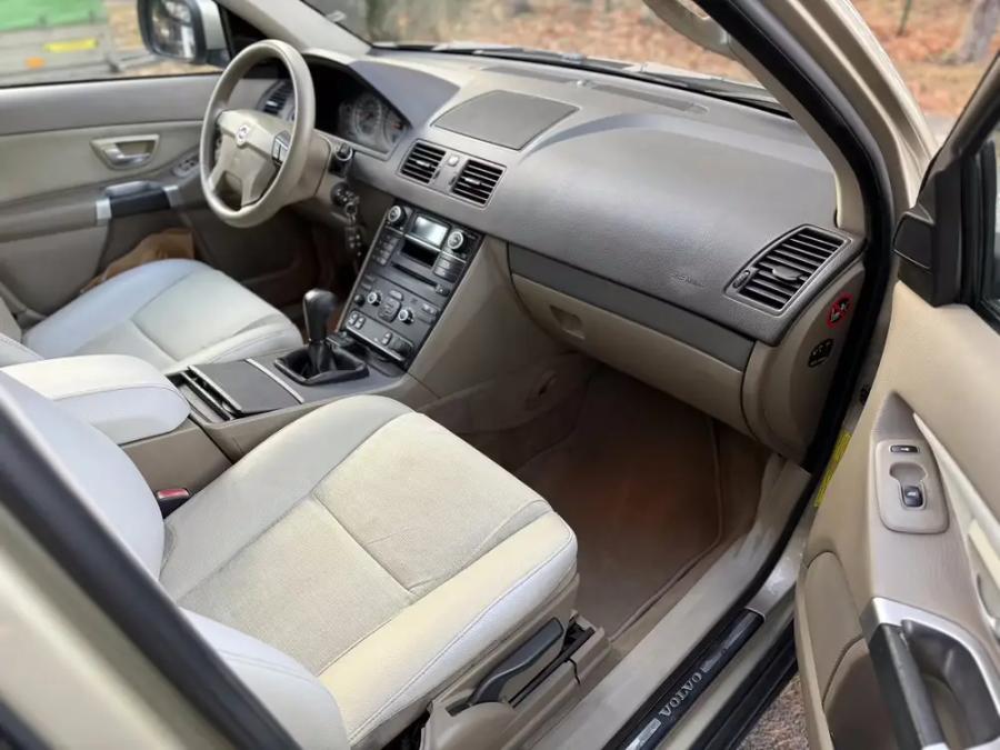 Volvo XC90 2009 in Riga, with an engine capacity of 2.40 L and mileage of 236 thousand km for 6890 €, photo 10 on AUTOMOTO.COM.LV