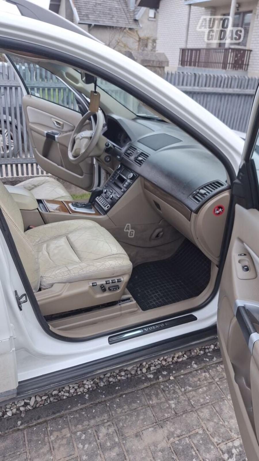 Volvo XC90 2010 in Taurage, with an engine capacity of 3.20 L and mileage of 393 thousand km for 6500 €, photo 12 on AUTOMOTO.COM.LV
