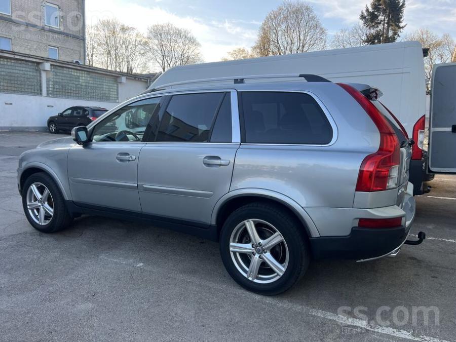 Volvo XC90 2010 in Riga, with an engine capacity of 2.40 L and mileage of 285 thousand km for 6500 €, photo 3 on AUTOMOTO.COM.LV