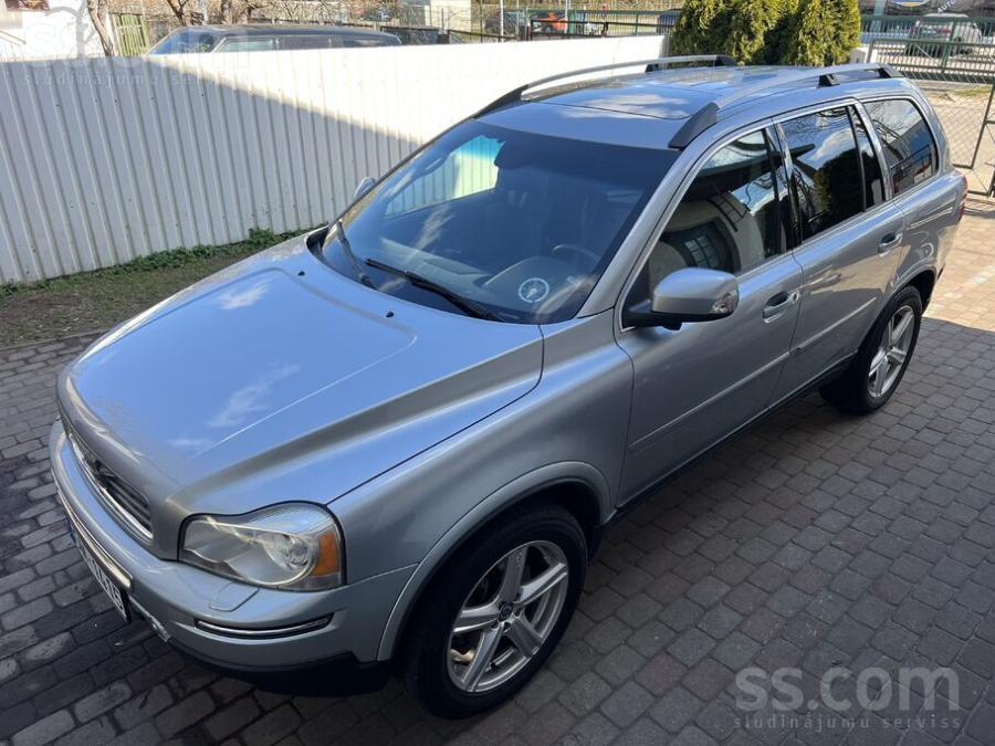 Volvo XC90 2010 in Riga, with an engine capacity of 2.40 L and mileage of 285 thousand km for 6500 €, photo 4 on AUTOMOTO.COM.LV