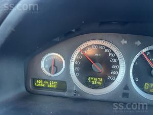 Volvo XC90 2010 in Riga, with an engine capacity of 2.40 L and mileage of 285 thousand km for 6500 €, photo 5 on AUTOMOTO.COM.LV