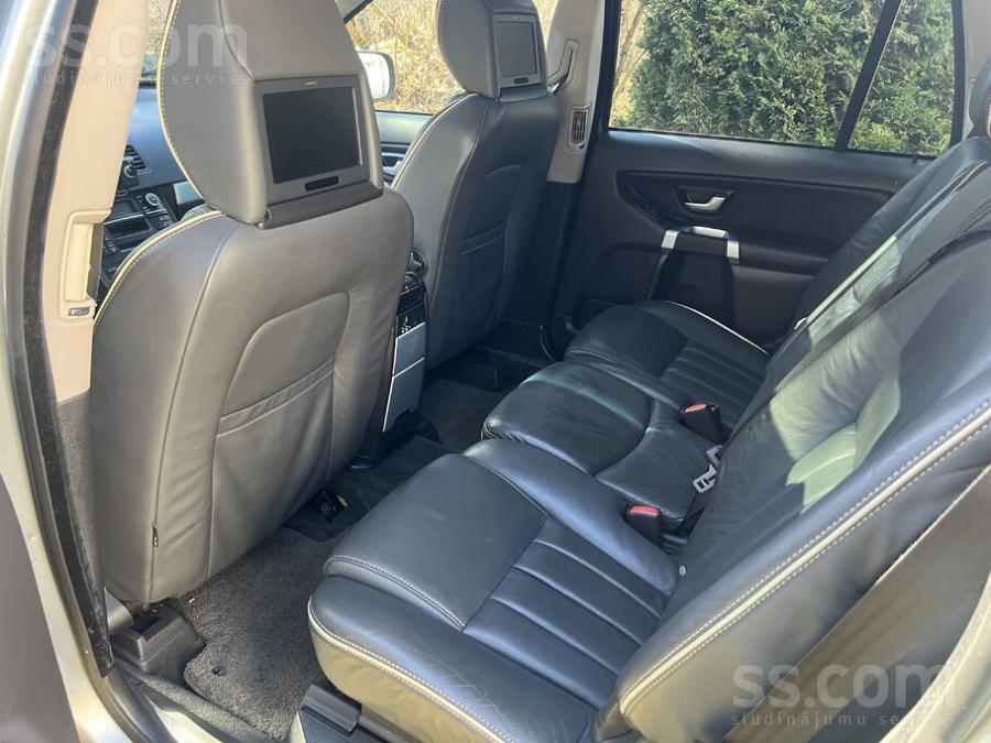 Volvo XC90 2010 in Riga, with an engine capacity of 2.40 L and mileage of 285 thousand km for 6500 €, photo 9 on AUTOMOTO.COM.LV